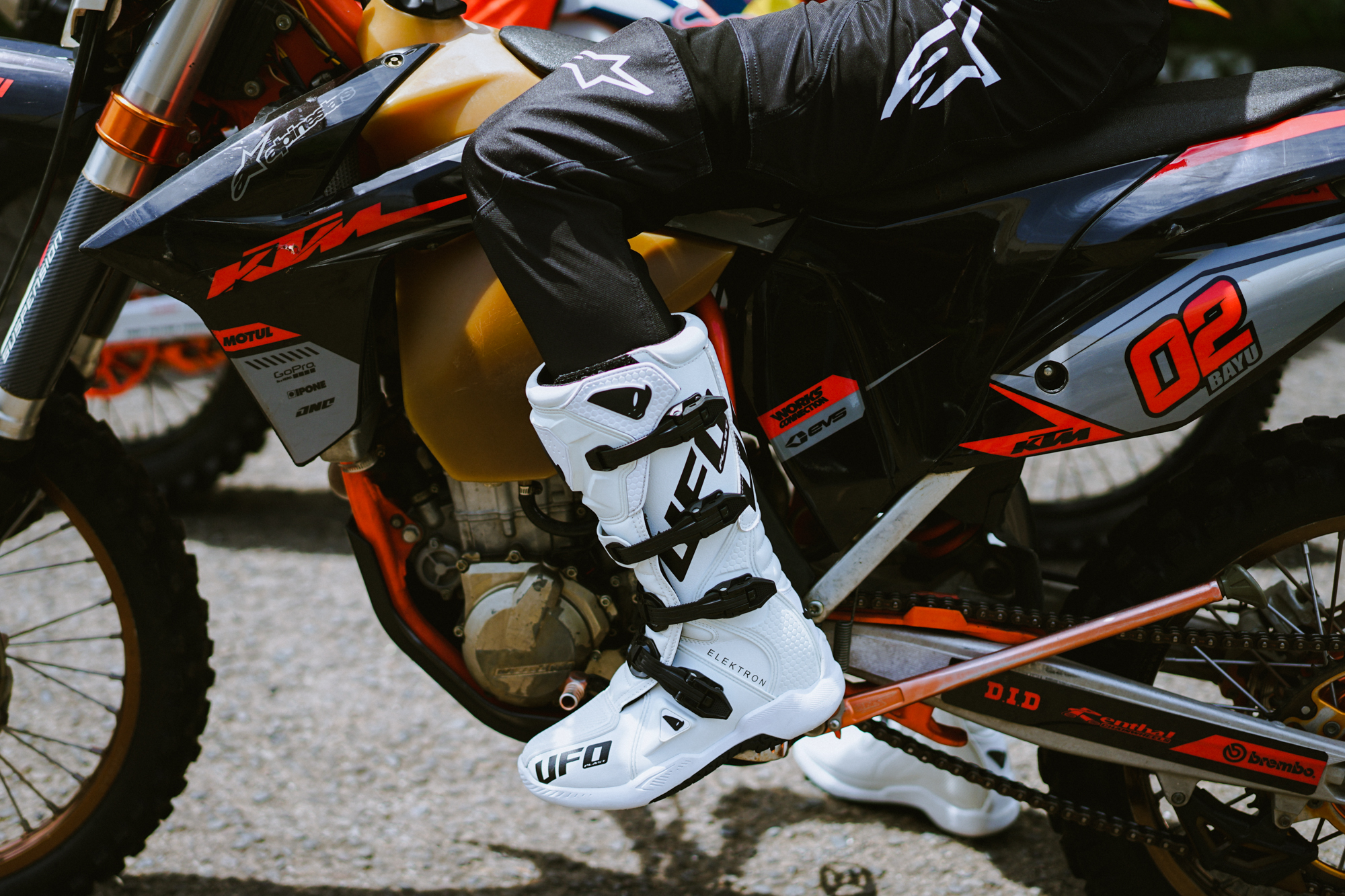 REVIEW: Boot UFO Elektron, Model Keren, Spesifikasi Oke, Harga di Bawah ...