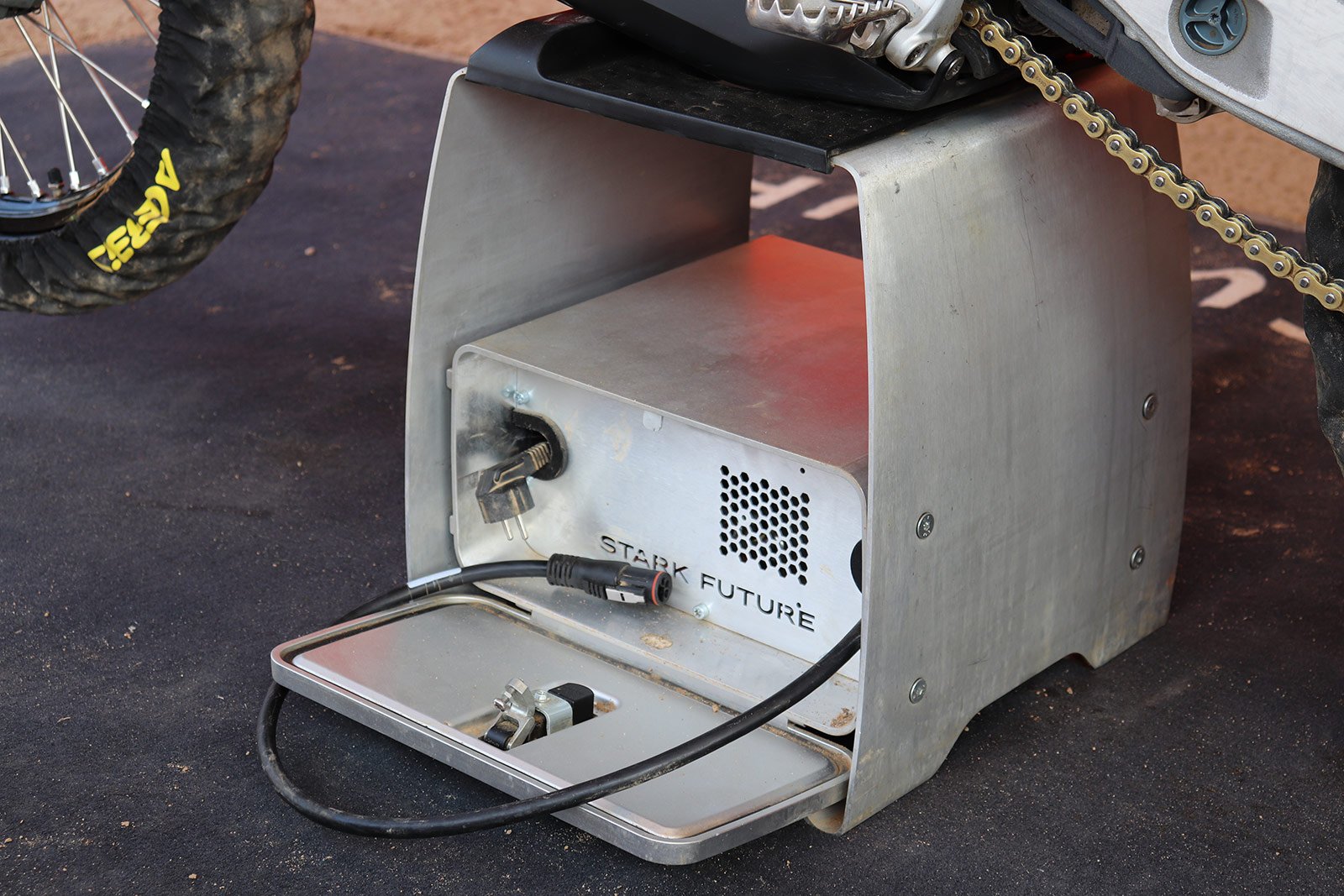 Motor Trail Listrik Stark Varg Memecah Keheningan dengan Powerfull Khas ...