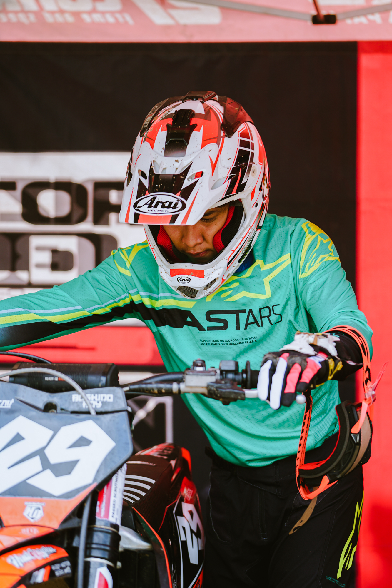 Perlengkap Wajib Berkendara Off Road Bermotor, Ingat Perhatikan ...