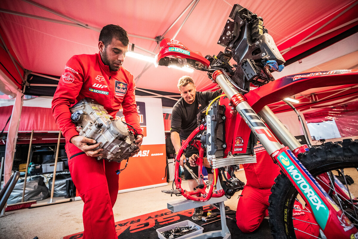 Menyimak Gerakan Mekanik Dibelakang Layar Saat Rally Dakar | VMX Indonesia