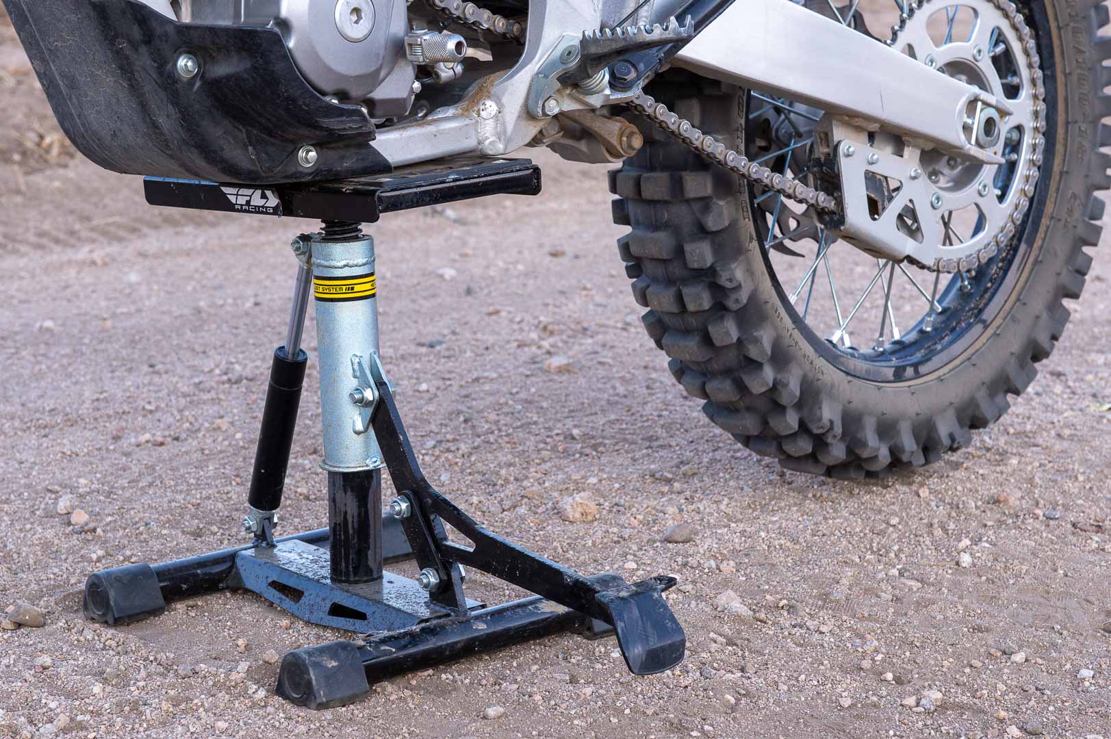 Kenali 6 Cara Mengubah Ban Supermoto Menjadi Ban Motor Trail | VMX ...