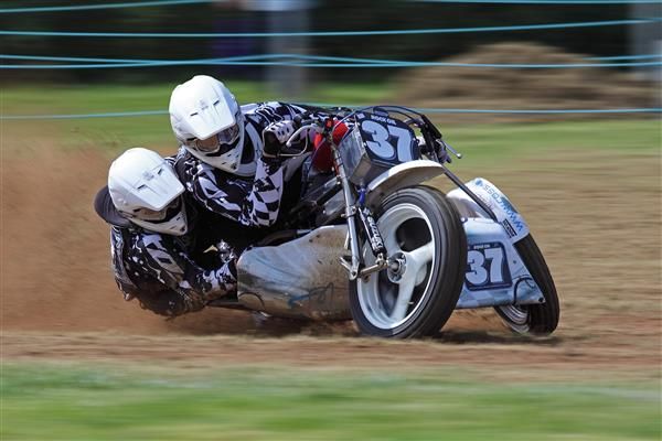 Inilah 3 Alasan Mengapa Kelas Sidecar Jarang Ada di Event Grasstrack ...