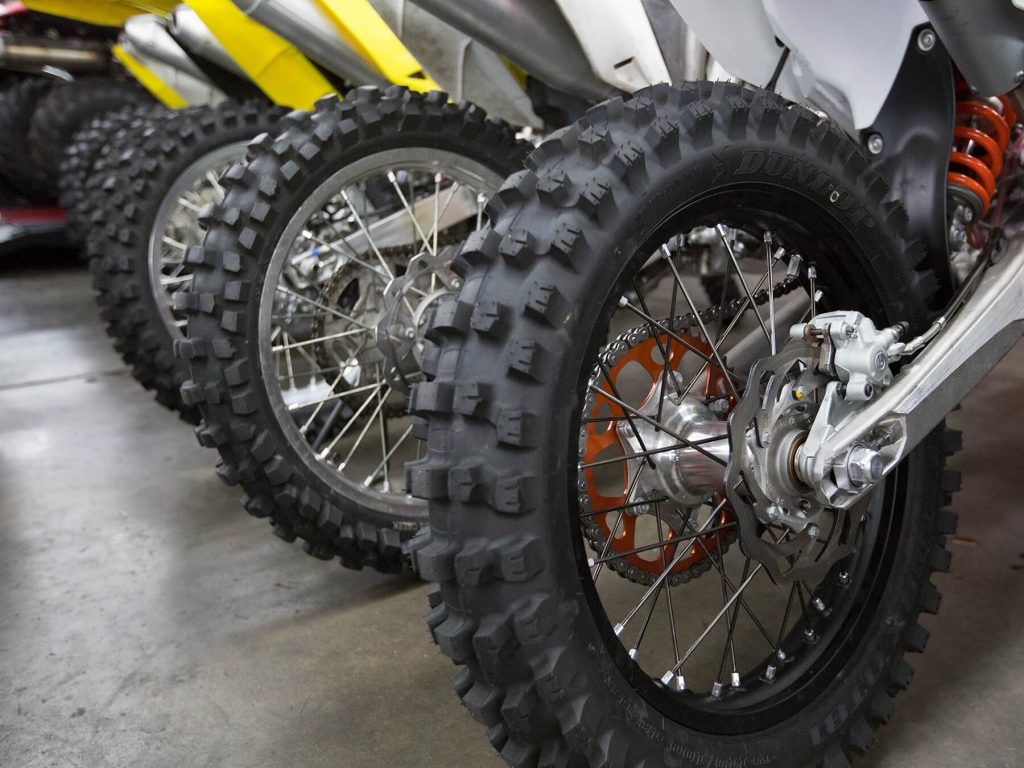 Maksimalkan Berkendara Off-road dengan Pahami Jenis Ban yang Akan ...